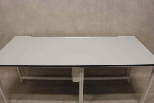 Laboratorium Tafel - LabMakelaar Benelux