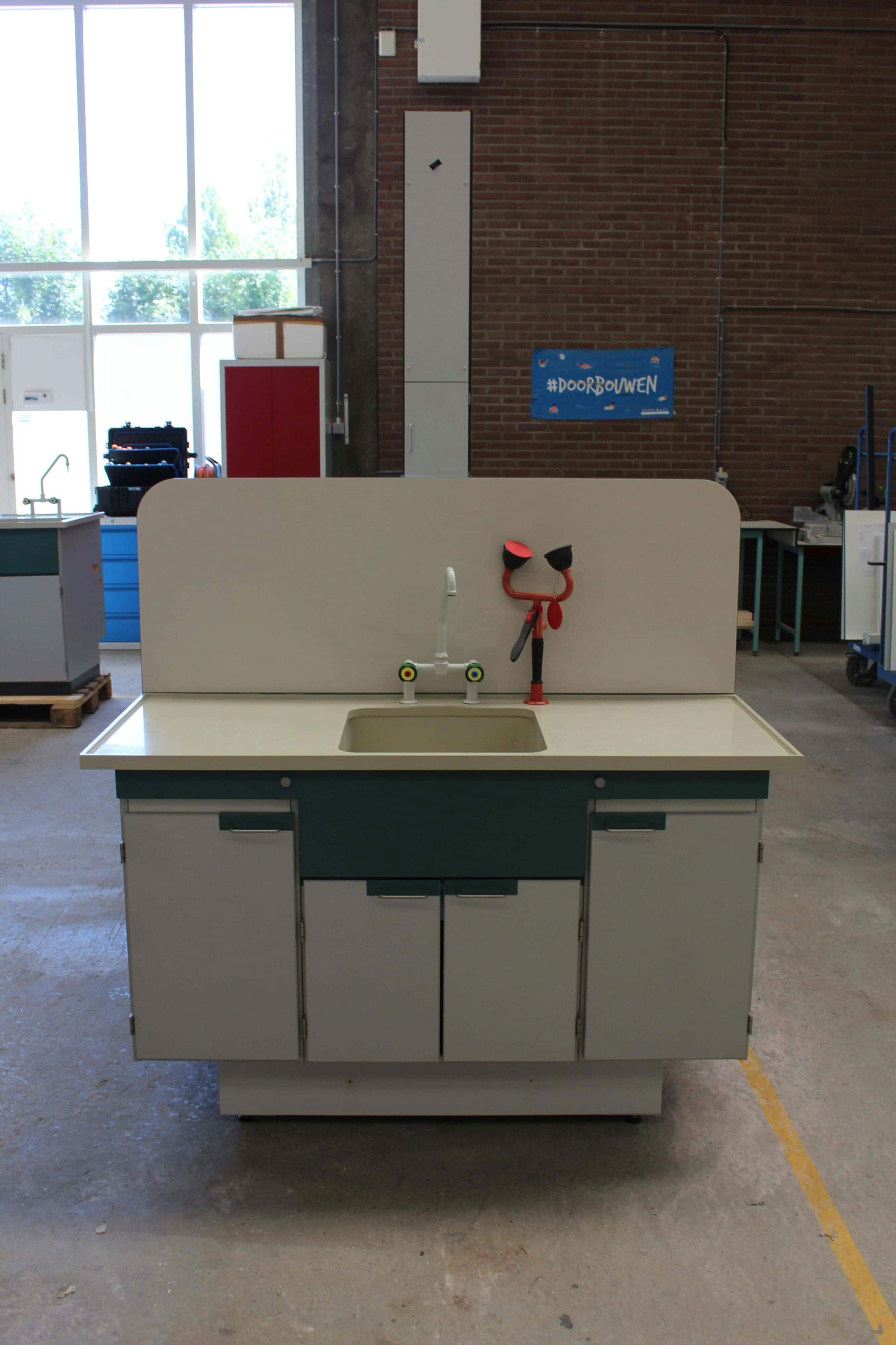 Eiland Tafel Opstelling met 4 Ladekasten en Kop Spoelunit - LabMakelaar ...