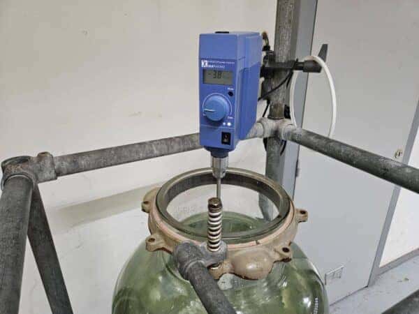 QVF 100 liter vat in key clamp frame met IKA eurostar power control ...