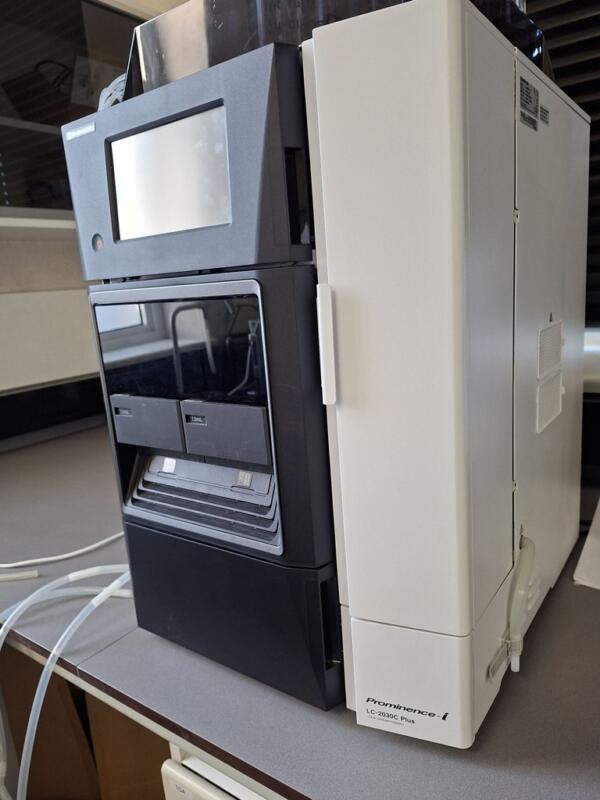 Shimadzu 2030 LC Plus HPLC systeem - LabMakelaar Benelux